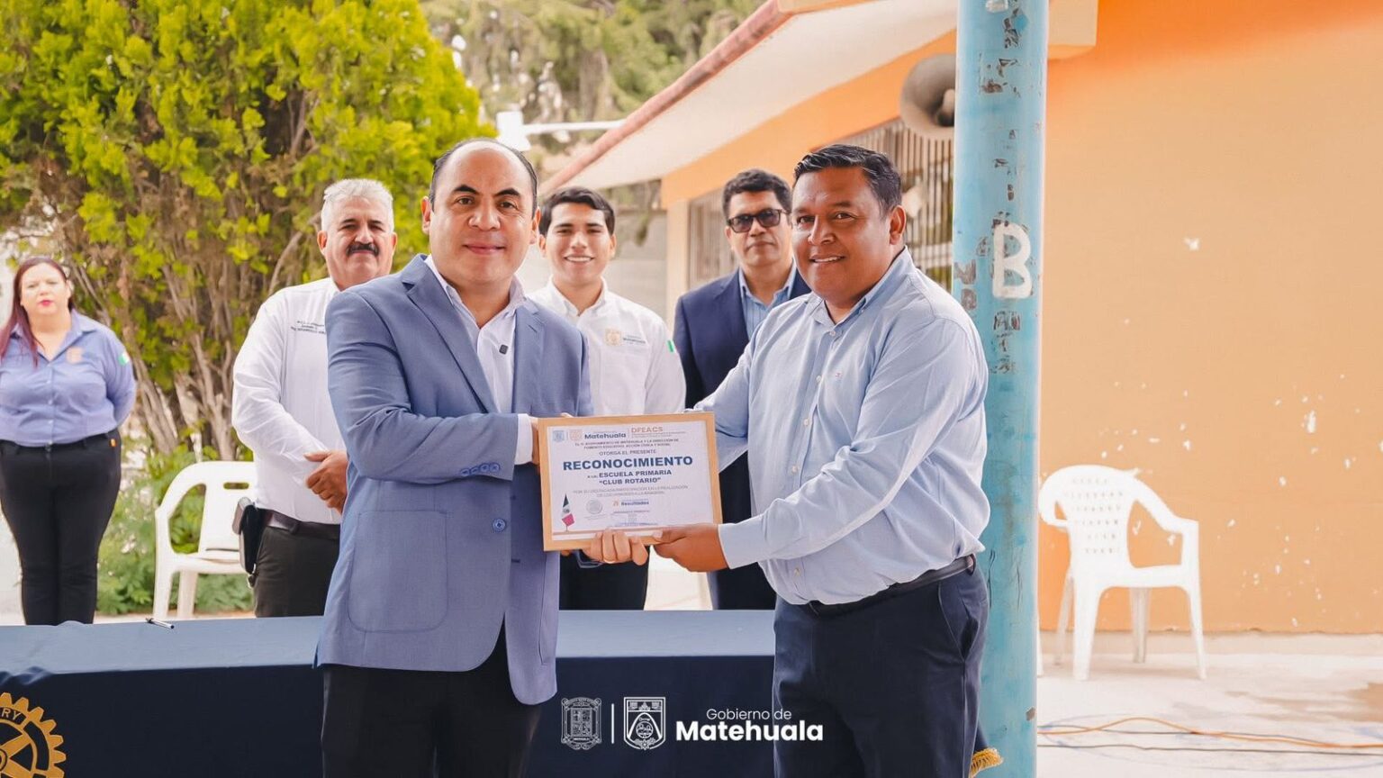 HONORES A LA BANDERA EN LA ESCUELA PRIMARIA CLUB ROTARIO | La Razón del ...